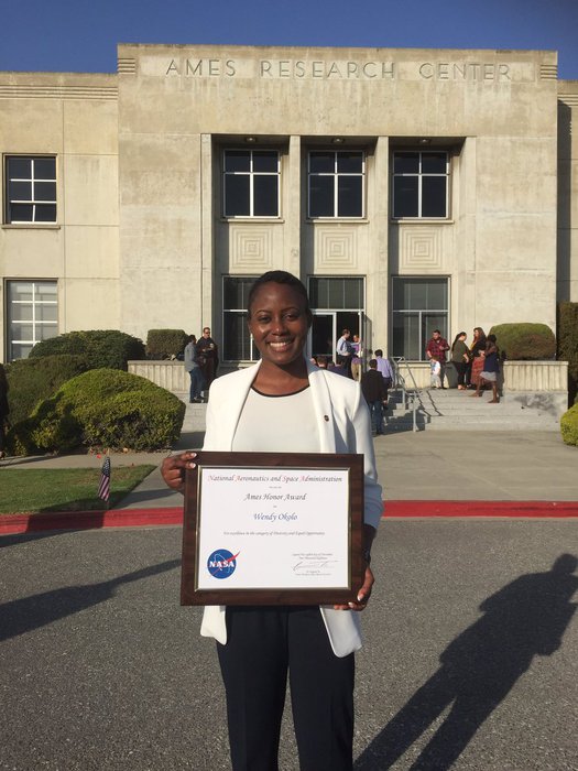 Wendy Okolo, Première Femme Noire à Obtenir un Doctorat à la NASA